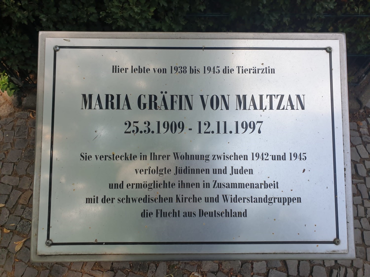 Gedenktafel für Maria Gräfin von Maltzan - Berlin.de