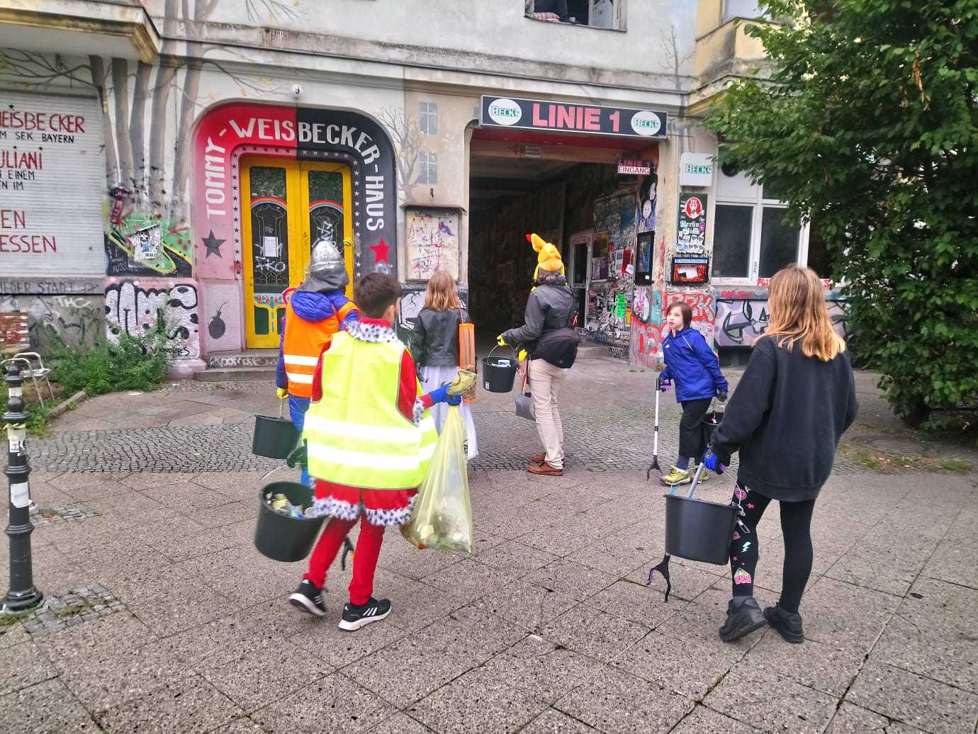 Sammelaktion im Rahmen des World Cleanup Days - Berlin.de