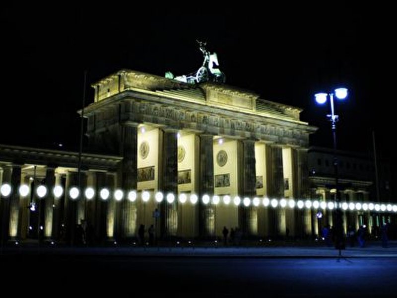 Licht-Installation: 25 Jahre Fall der Berliner Mauer – Berlin.de
