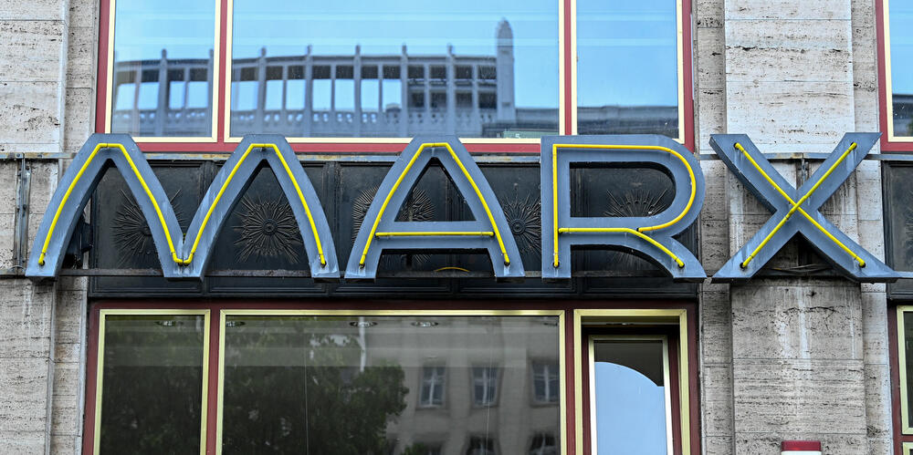East Berlin Tour: Discover the Former Soviet Sector – Berlin.de