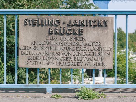 Gedenktafel - Johannes Stelling und Erich Janitzky - Berlin.de