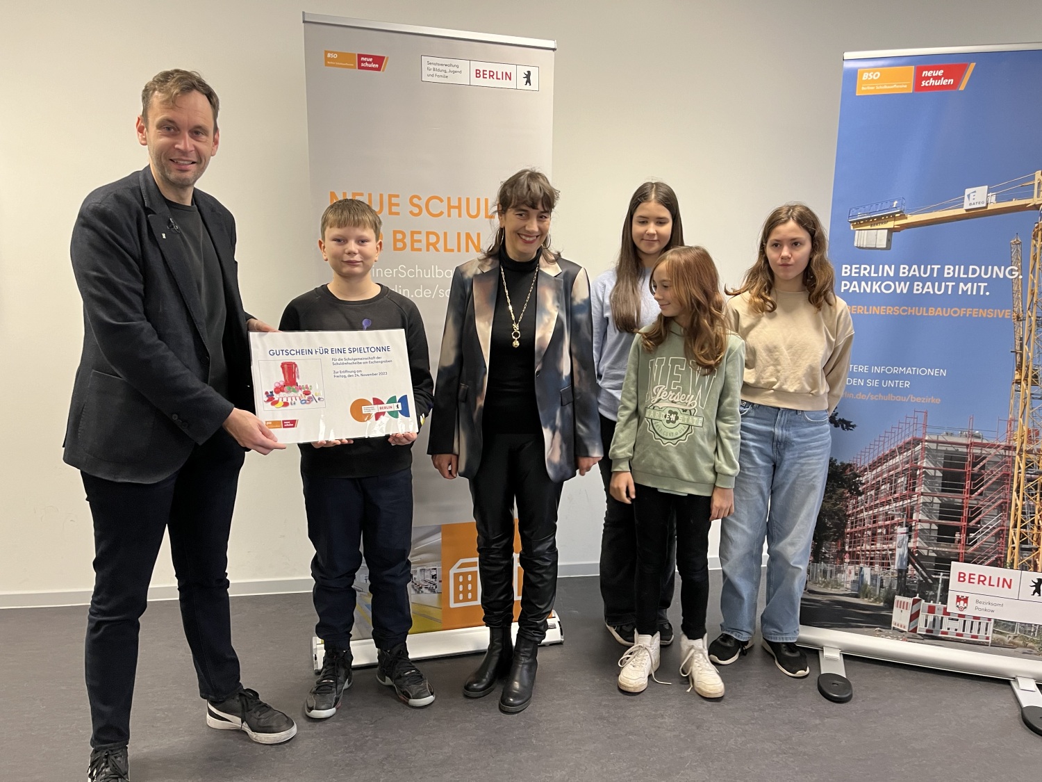 Eröffnung der ersten Schuldrehscheibe am Eschengraben in Pankow - Berlin.de