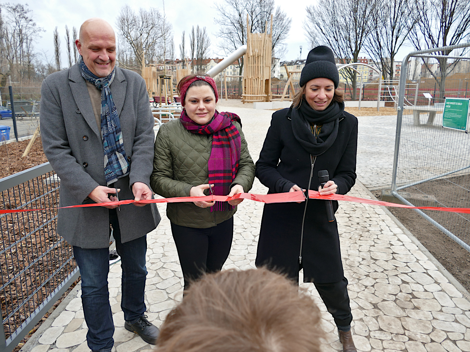 Neuer inklusiver Spielplatz auf der Schöneberger Linse wurde eröffnet ...