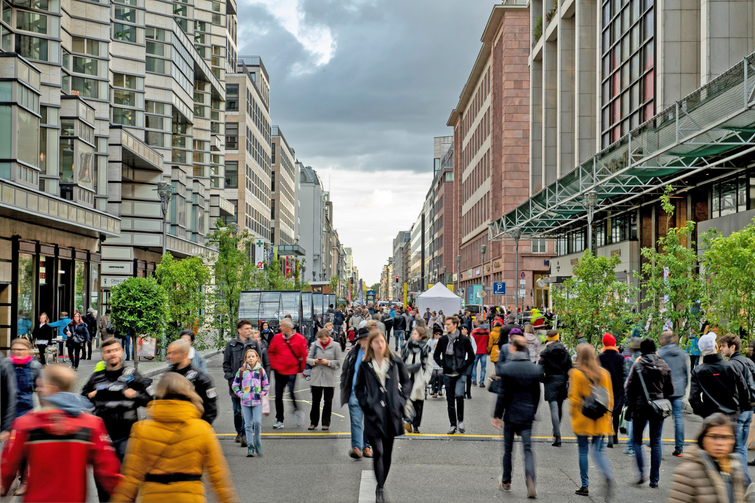 Friedrichstraße soll dauerhaft autofrei bleiben - Berlin.de
